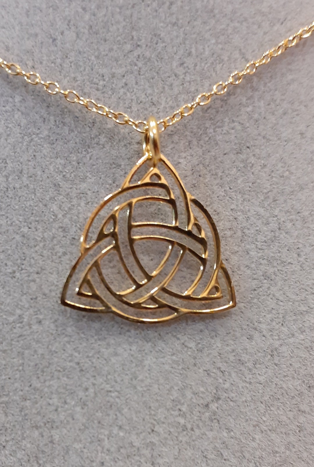 Silver Triquetra Pendant Necklace - Etsy