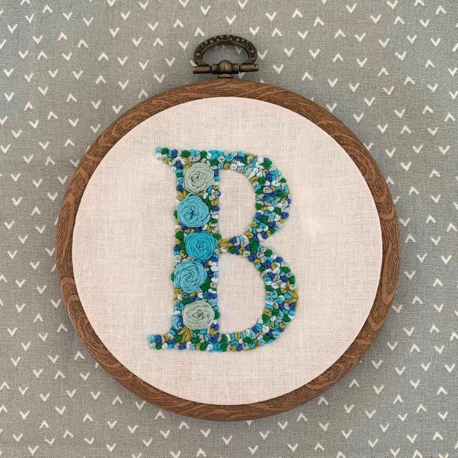 Broderie personnalisée à la main initiale Broderie à la main | Etsy