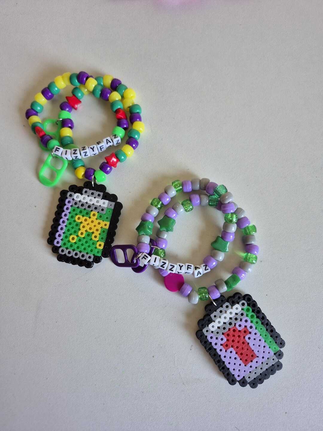 Five Nights at Freddy's Fizzyfaz Bracelet Set- Roxy Wolf Monty Gator ...