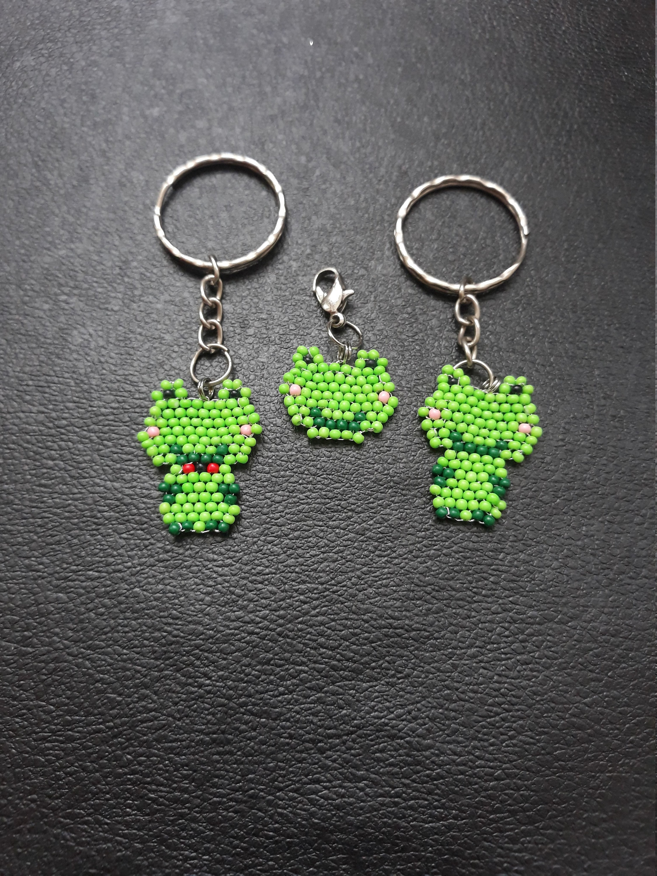 Lot Keychains frog Family, Colored Bead Frogs, Frog Keychains, Family ...
