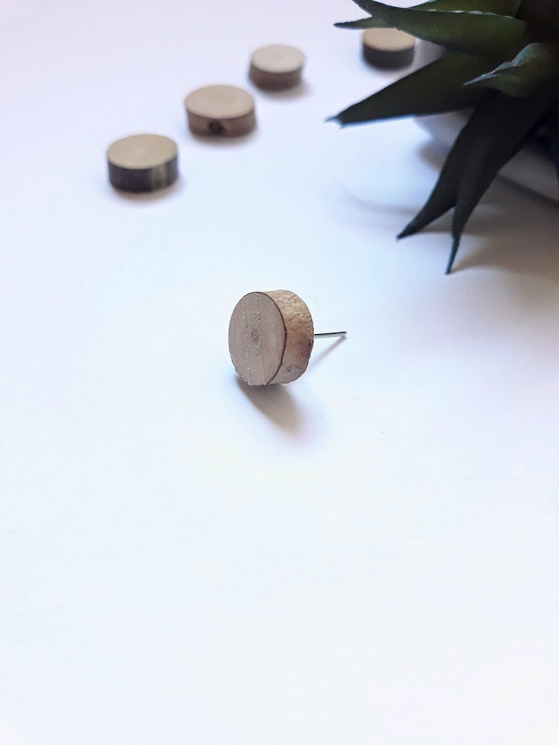 Natural Wood Stud Earrings for Men, Varnished Wooden Slices (10-15mm ...