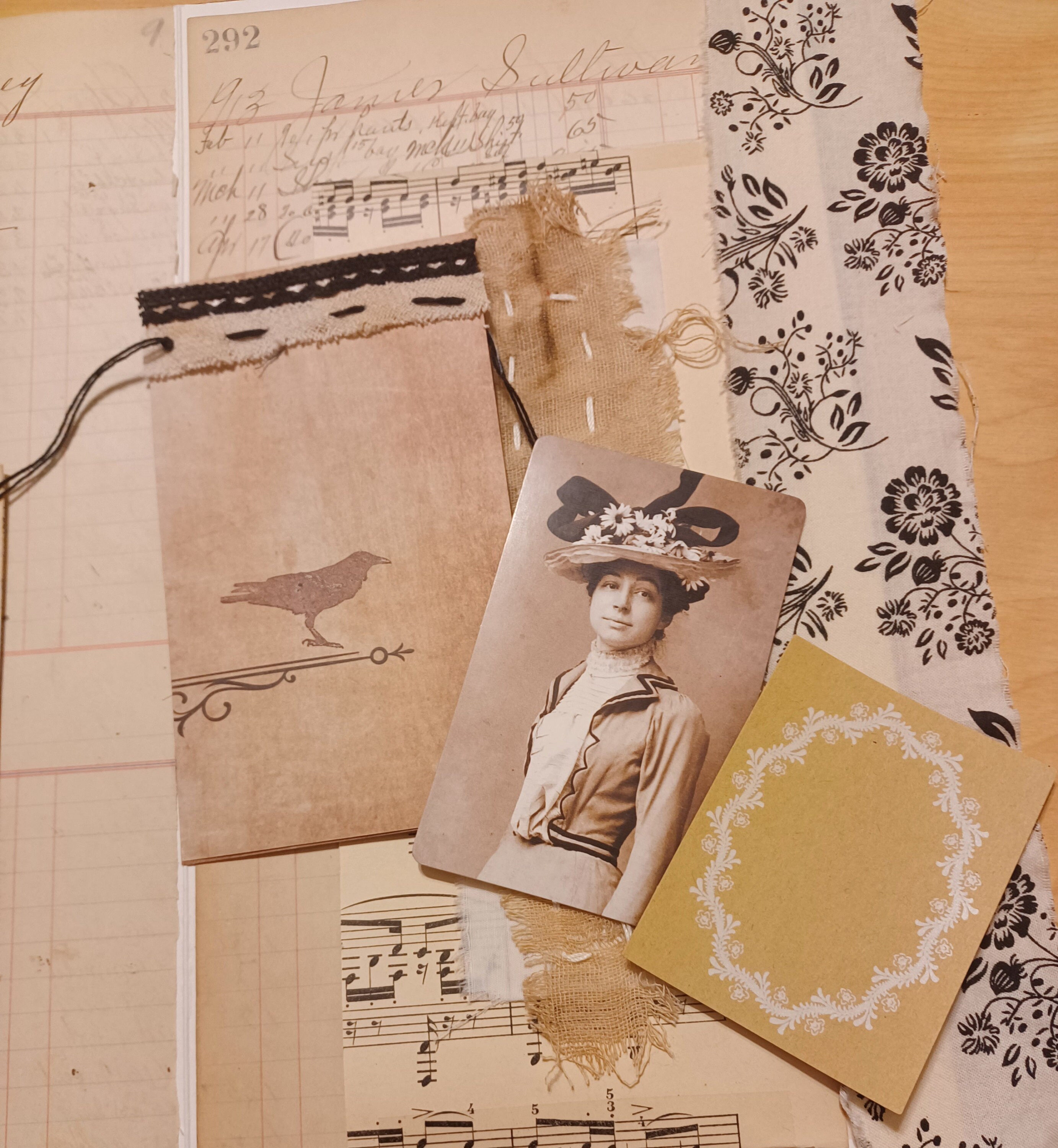 Folio in Vintage Style - Etsy