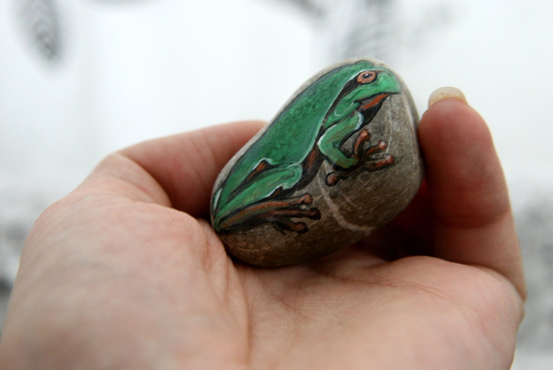 Hand Painted Green Frog Hand Painted Pebble Rock Stone Wild Animal Gift ...