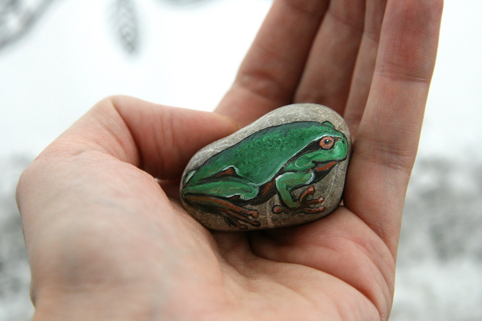 Hand Painted Green Frog Hand Painted Pebble Rock Stone Wild Animal Gift ...