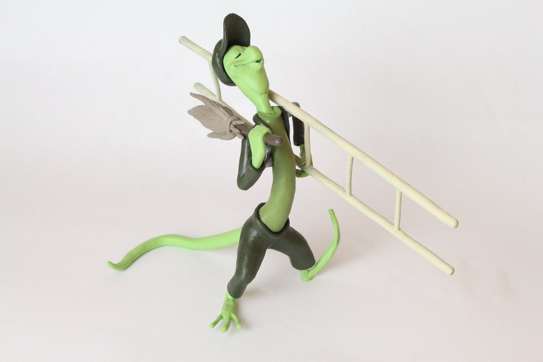 Figure Inspired in Bill the Lizard From the Movie Alice in Wonderland ...
