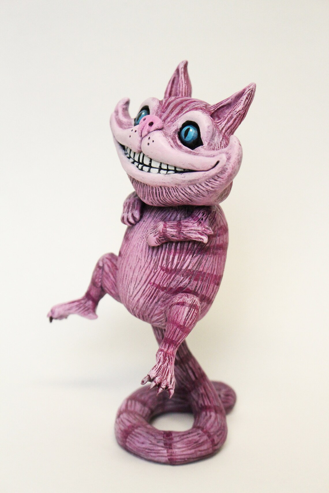 Figure inspired in The Cheshire cat Alice's Adventures in | Etsy
