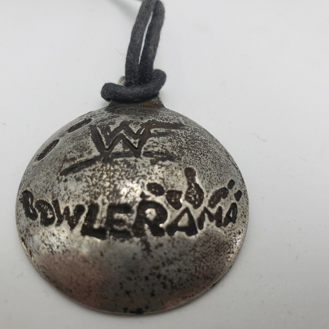 WWF 1999 World Wrestling Federation Bowlerama Attitude to Spare Pendant ...