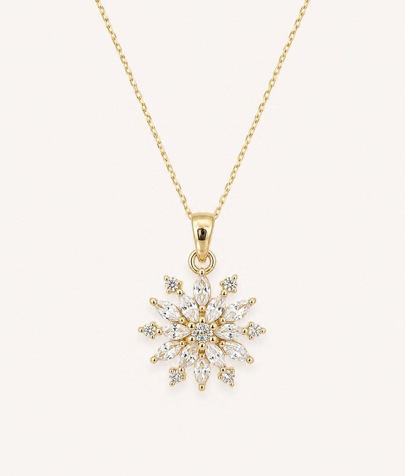 1.4 Carat E/VVS2 Marquise and Round Cut Diamond Flower Pendant With ...