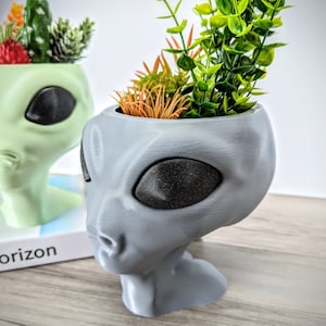 Alien Planter - Alien Bust Plant Pot - Scifi Indoor Planters - Space ...