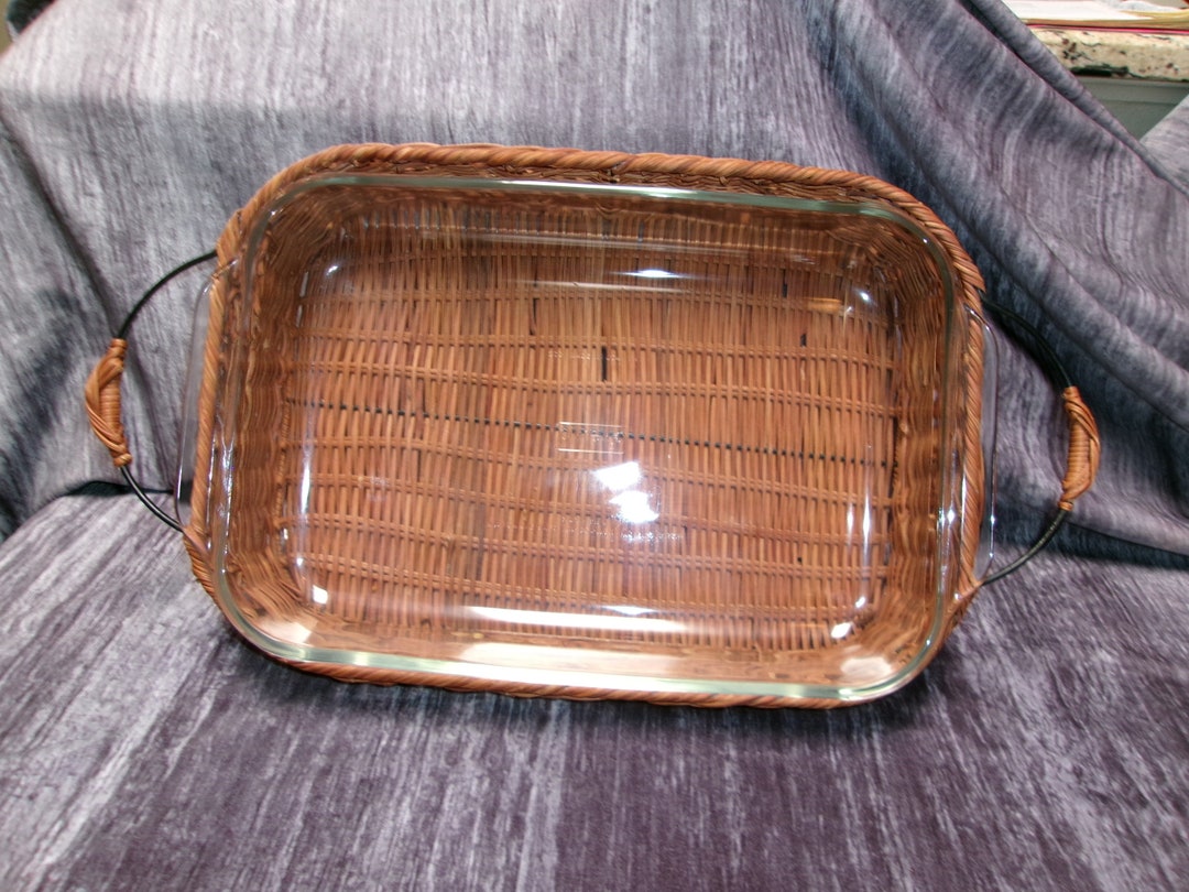 Vintage 3 Qt Pyrex Pan W/wicker Holder - Etsy
