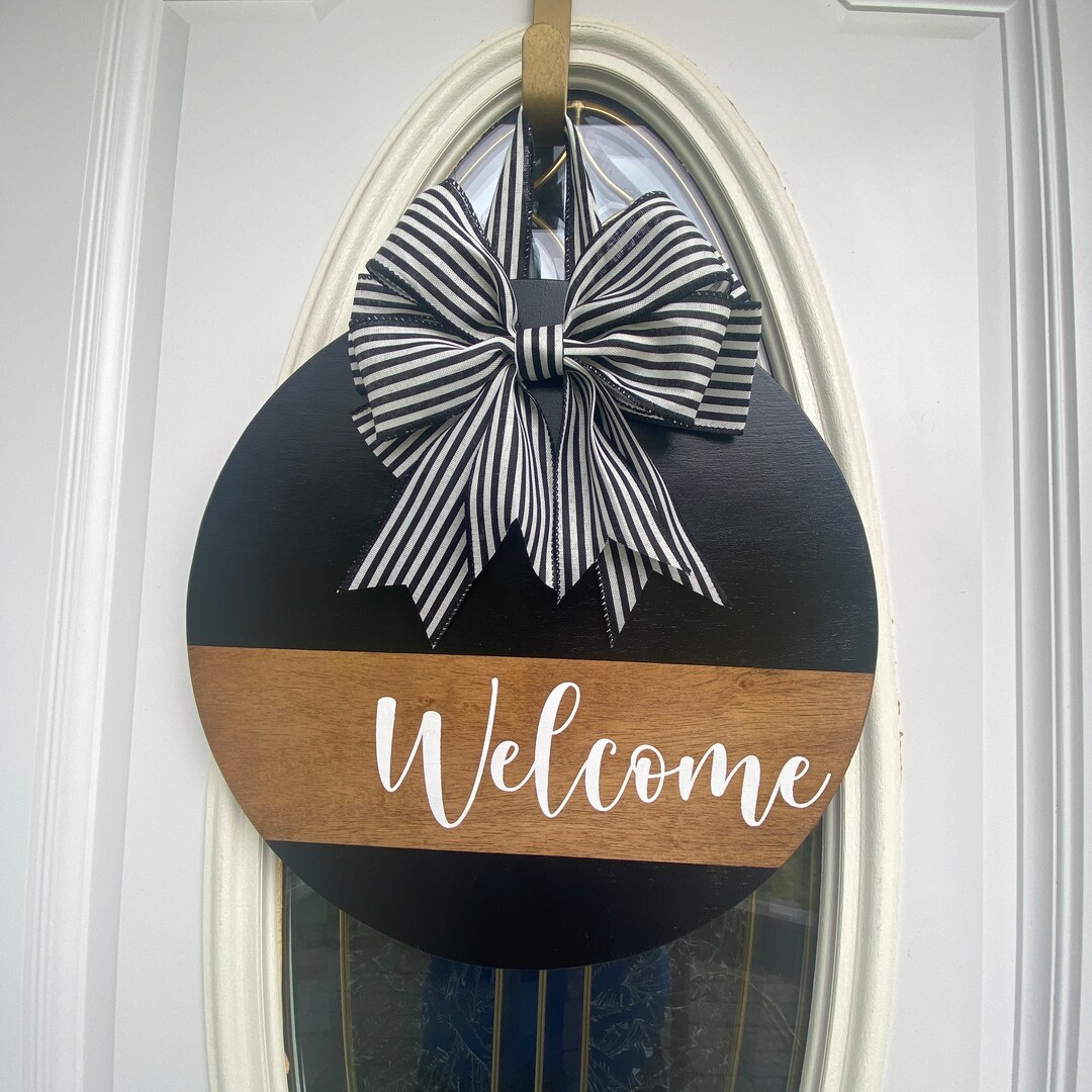 Round Welcome Sign: Hand-painted Wooden Door Hanger - Etsy