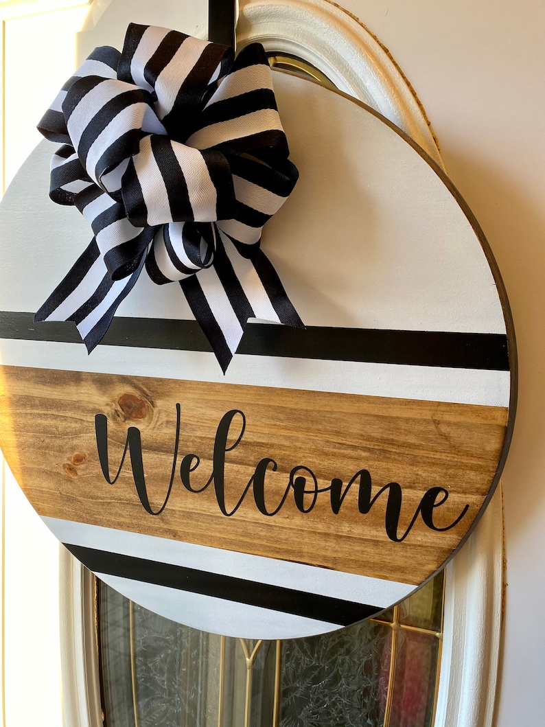 Welcome Wooden Door Hanger: Round Farmhouse Sign - Etsy