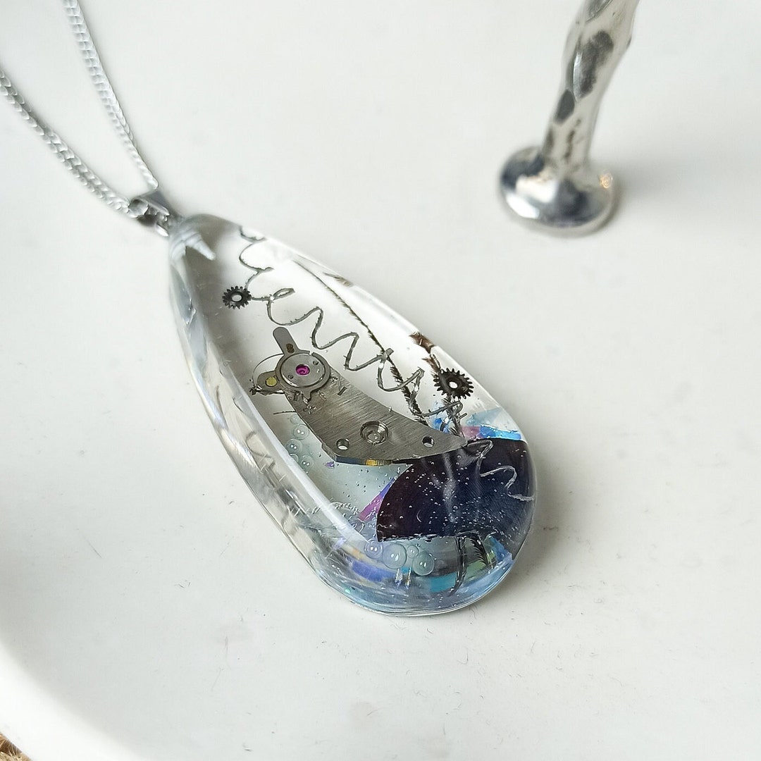 Bird - Steampunk Necklace With Watches Details in Jewelry Resin - Metal ...