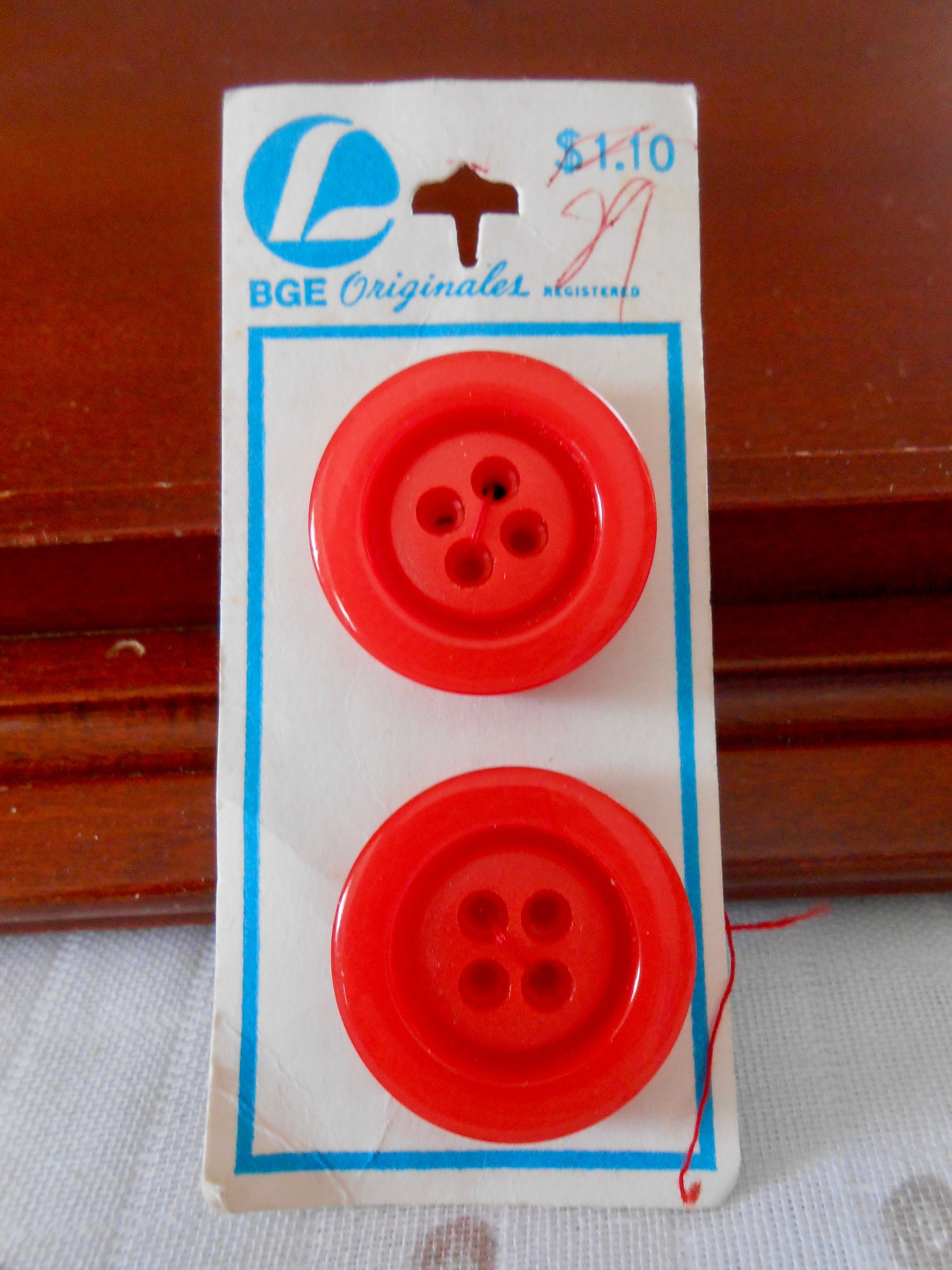 Memorabilia Collectibles 1950s Red plastic buttons etna.com.pe