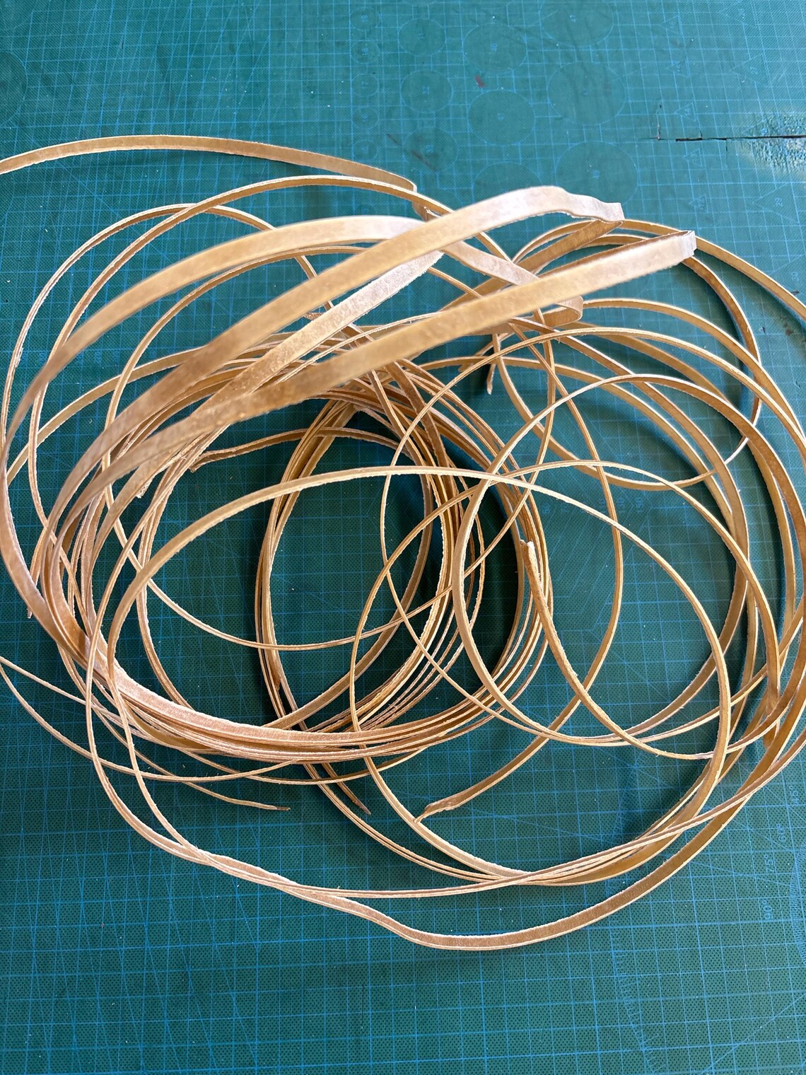Rawhide Thread and Strips in Various Widths: 3 Mm, 4 Mm, 5 Mm, 6 Mm, 7 ...