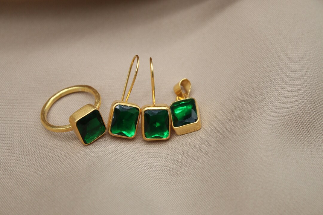 Colors of Summer Emerald Jewelry Set - Etsy