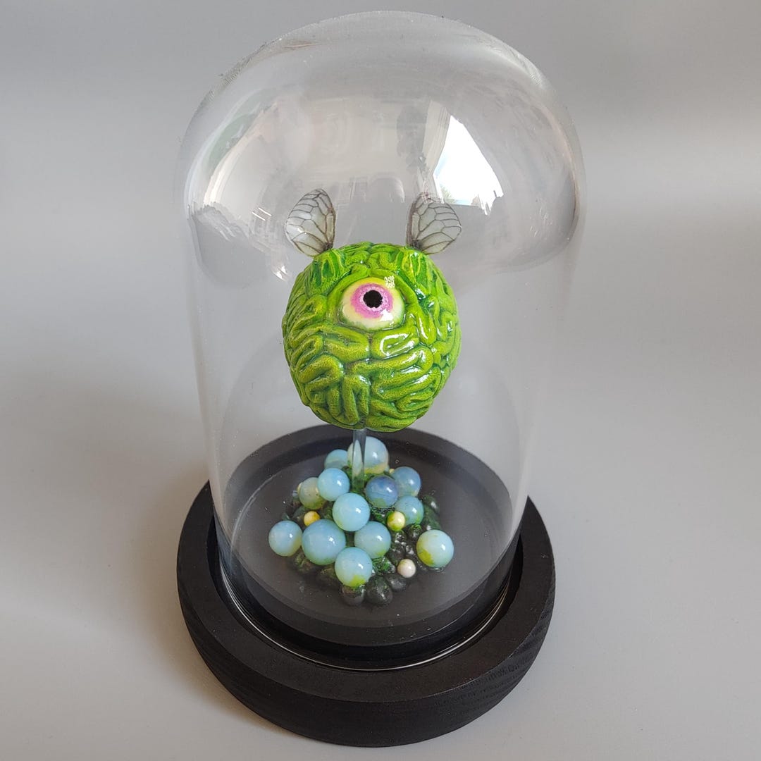 Momma Fly Horror Sculpture in Glass Dome, Creepy Halloween Decor ...