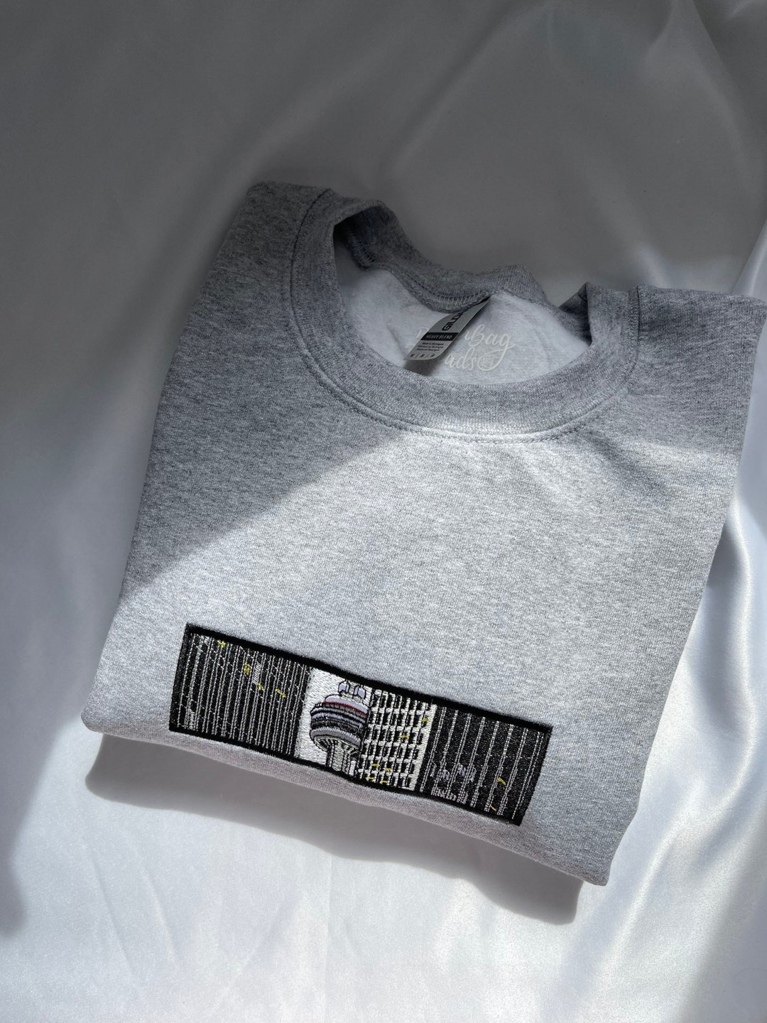 Toronto Skyline Embroidered Sweatshirt, Oversized Toronto Sweater ...