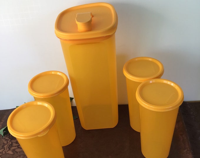 TUPPERWARE Lemonade Set 2 Quart Pitcher With 4 Tumblers 16 Ounce and ...