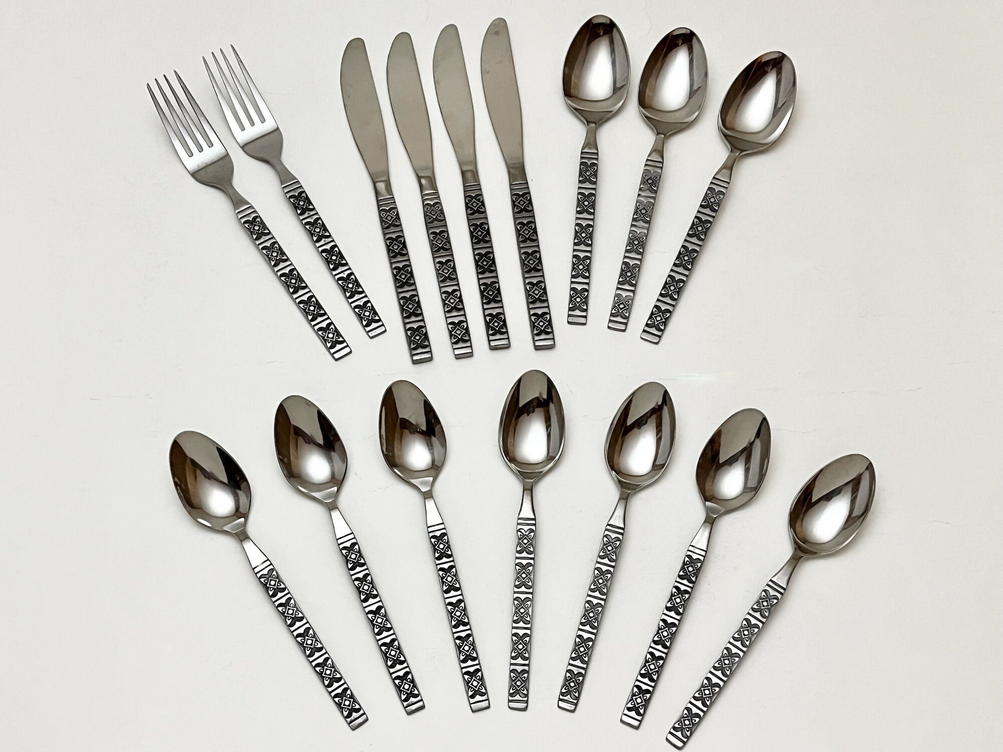 Ekco Eterna Beaumont Pattern