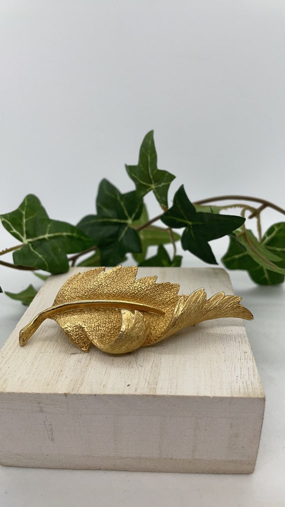 Gold brooch Coro - Gem Gold brooch Coro - Gem