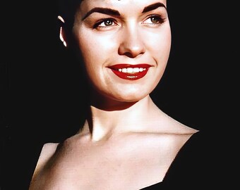 BPCLR.047 Bettie Page Portrait - Etsy