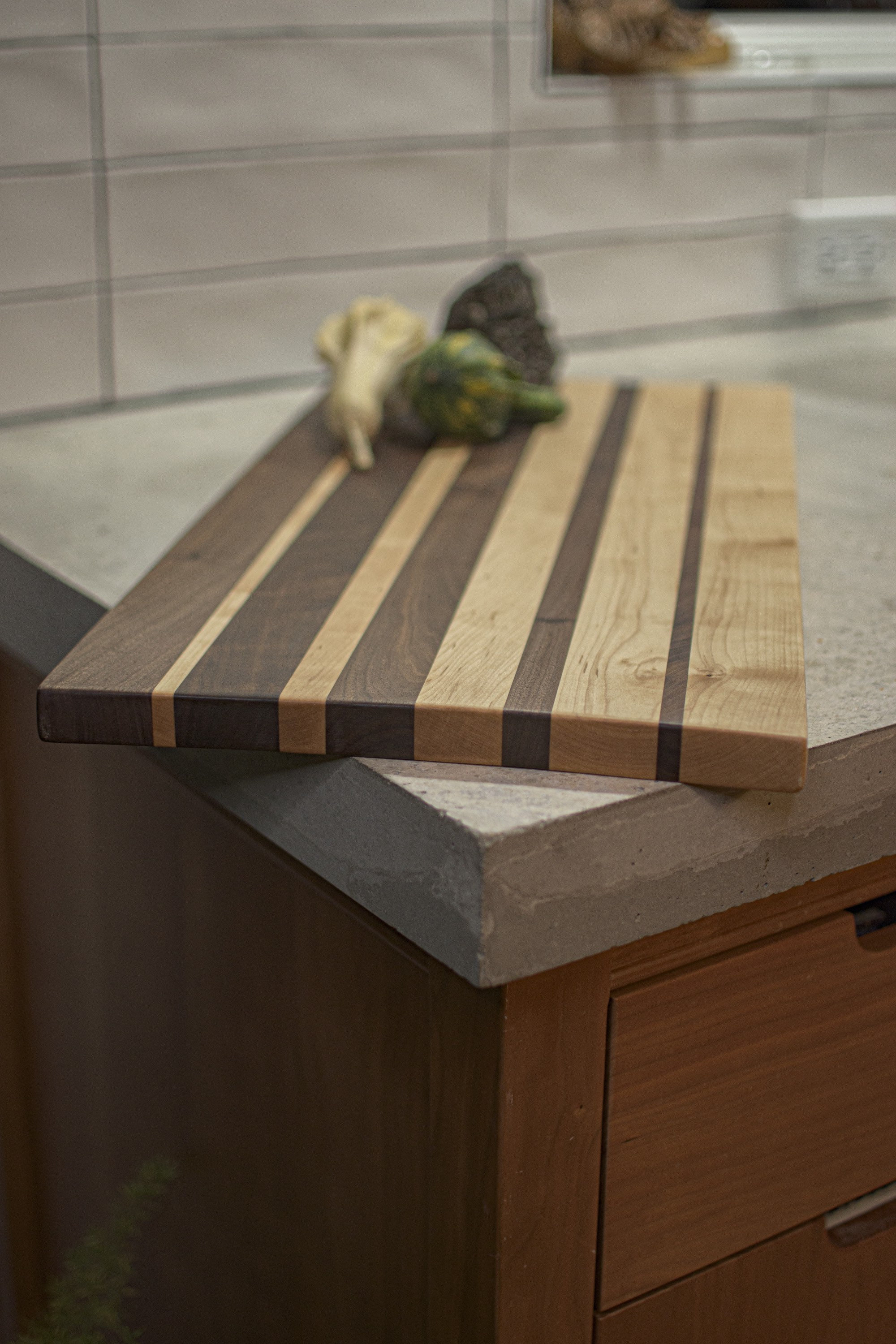 Custom Black Walnut and Hard Maple Gradient Cutting Board - Etsy