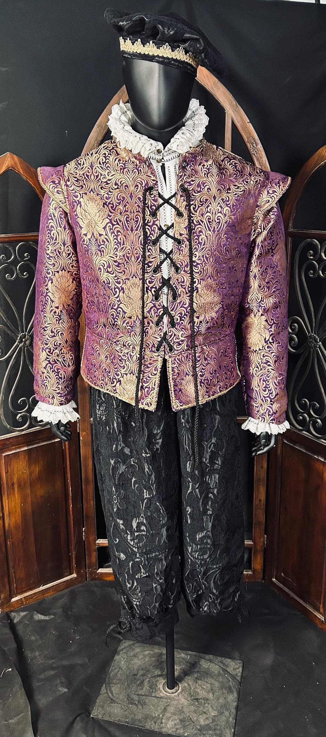 Men’s Renaissance Historical Court Ensemble - New, Extra Large ...