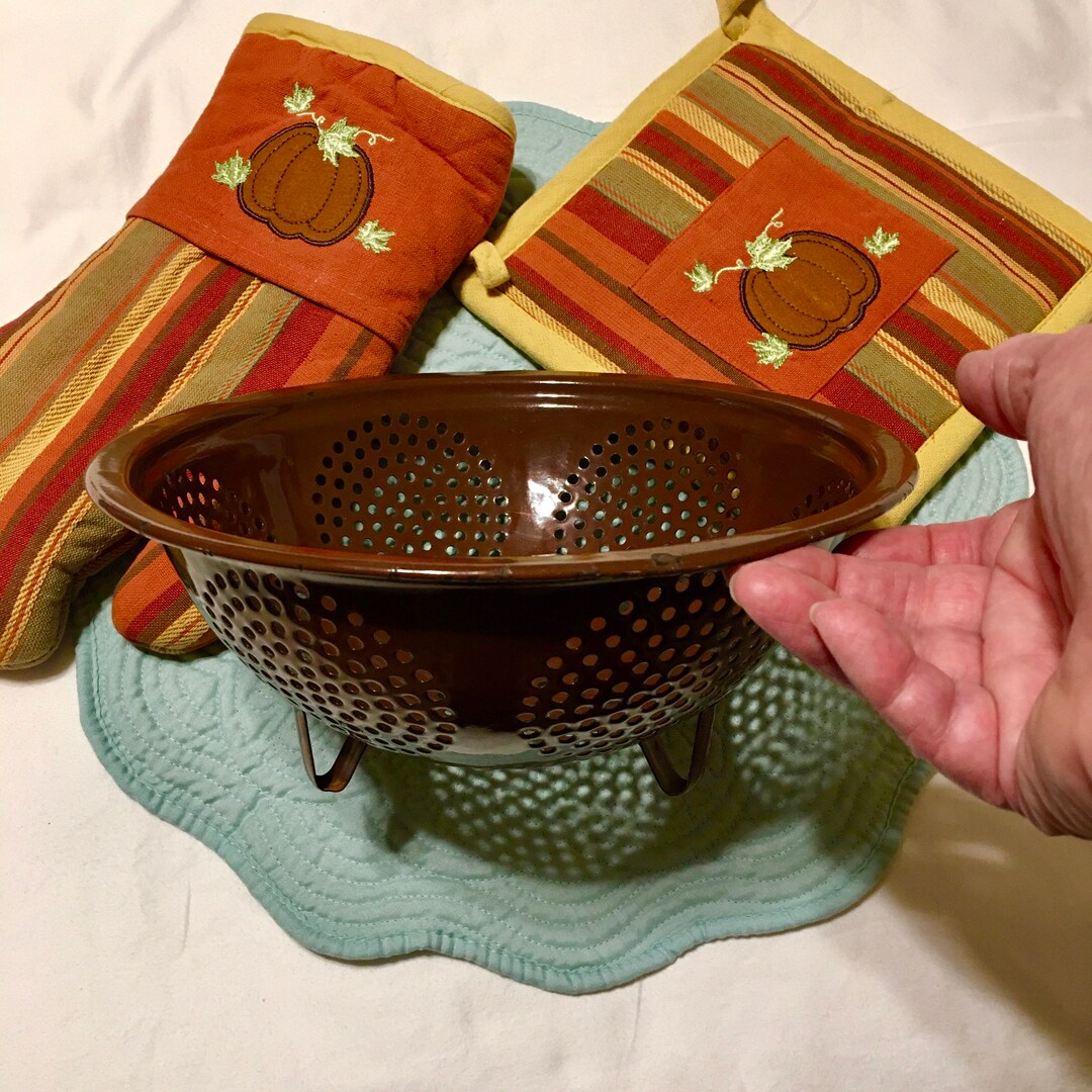 VINTAGE Metal COLANDER French Enamelware BROWN Strainer Footed, Old ...