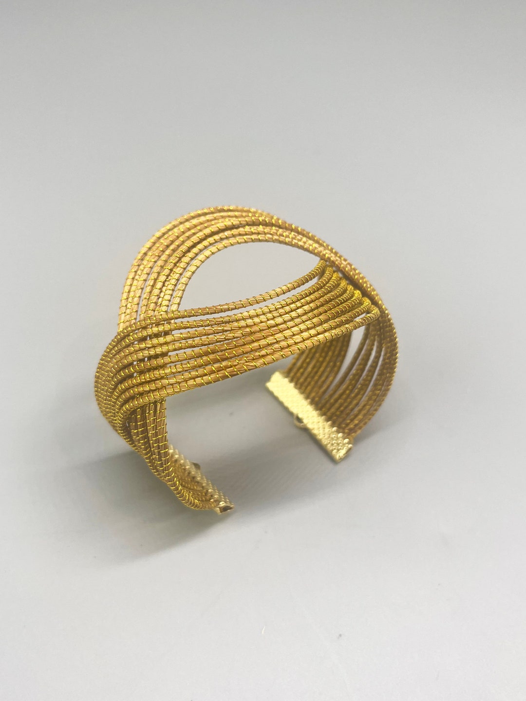 Vegetable Gold. Vegetable Gold Bracelet. Infinity Bracelet in Capim ...