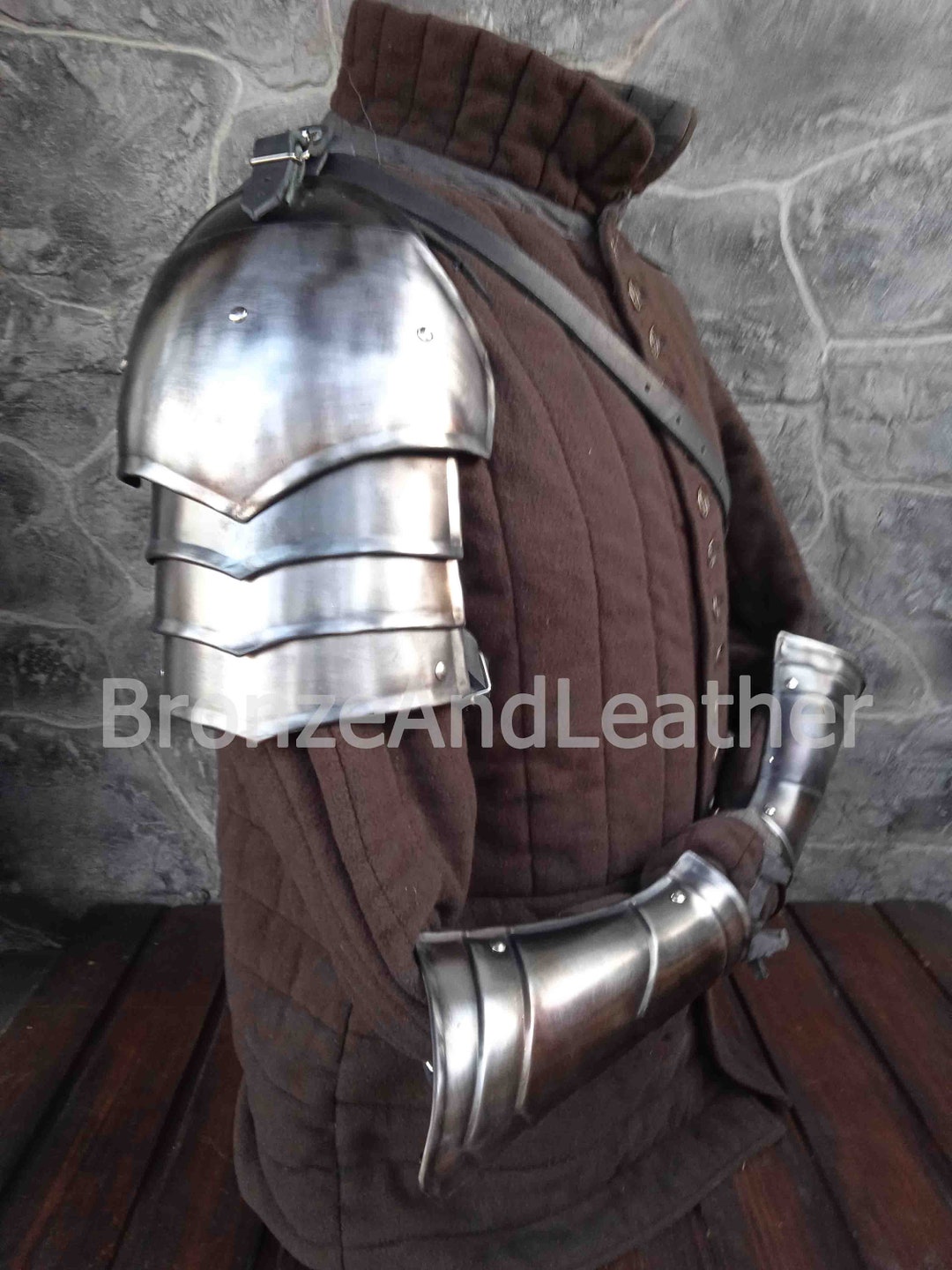 Set Blackened Single Pauldron + Pair Bracers - Etsy