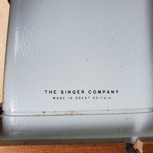 Singer Zig Zag Sewing Machine Model 466 - Made in Great Britian - Circa ...