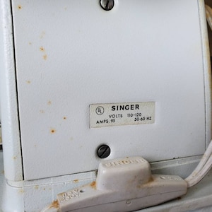 Singer Zig Zag Sewing Machine Model 466 - Made in Great Britian - Circa ...