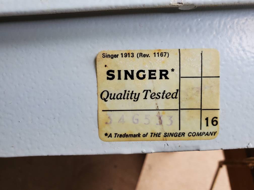Singer Zig Zag Sewing Machine Model 466 - Made in Great Britian - Circa ...