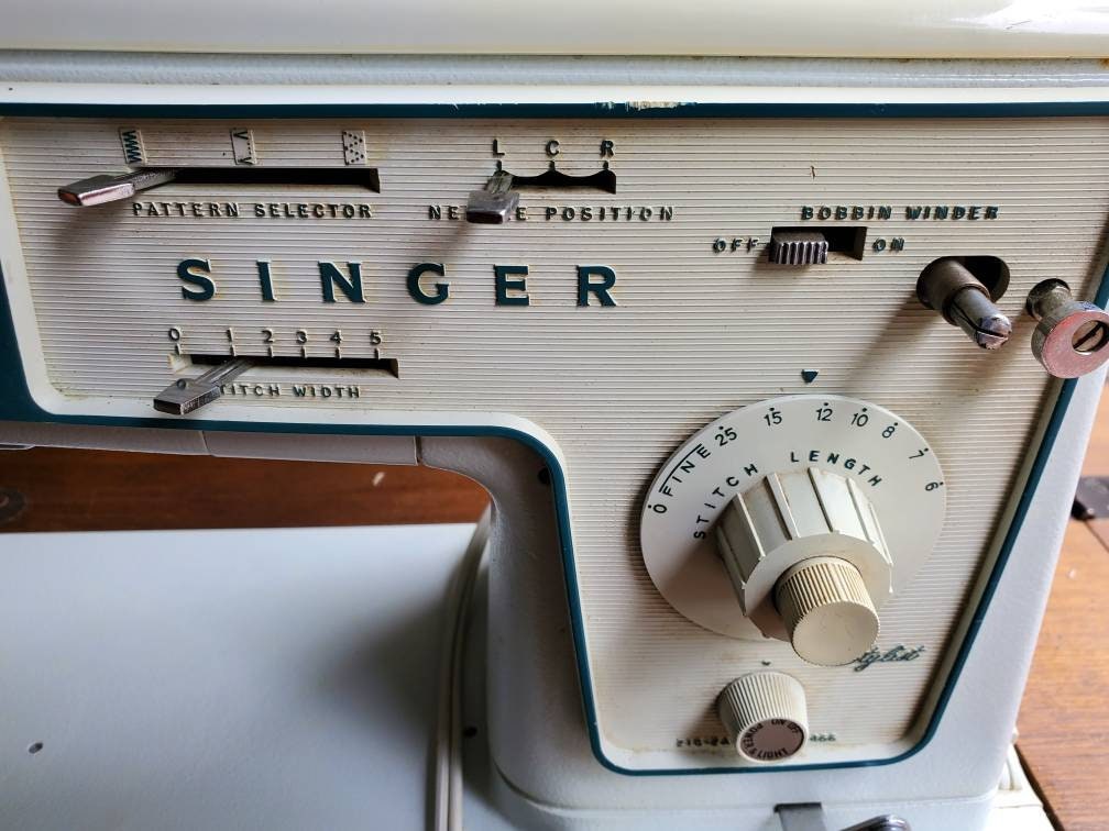 Singer Zig Zag Sewing Machine Model 466 - Made in Great Britian - Circa ...