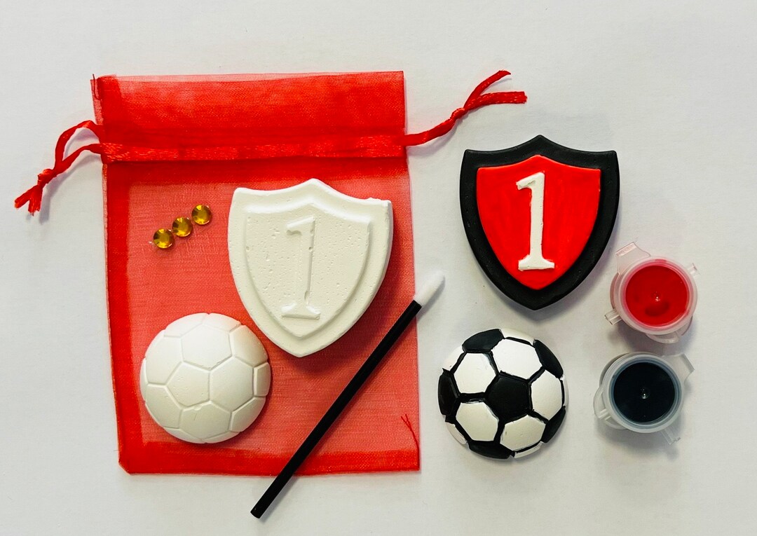 Football Craft Kit -unique Birthday Football Party Bag Favour/fillers ...