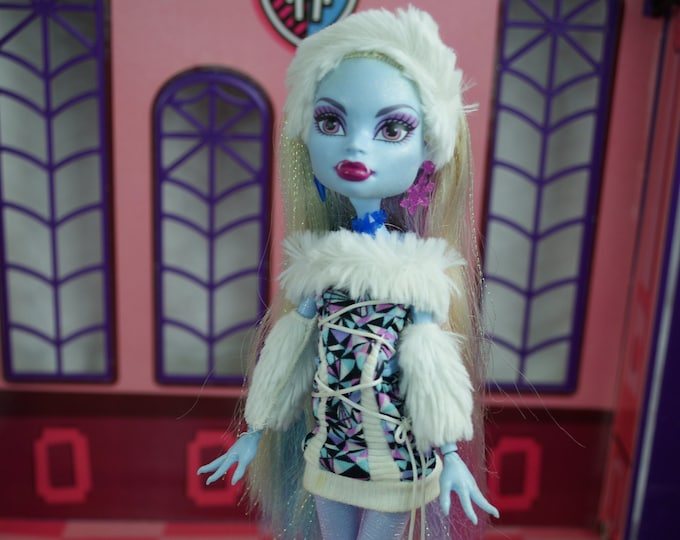 Monster High Abbey Bominable Doll and Pet Shiver First Wave Mint Green ...