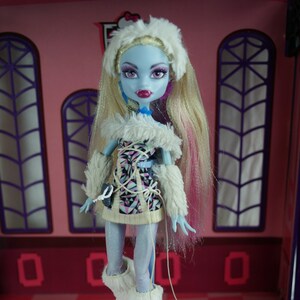 Monster High Abbey Bominable Doll and Pet Shiver First Wave Black ...