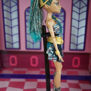 Monster High Wave 3 Basic Nefera De Nile Doll and Pet Beetle Azura 2012 ...