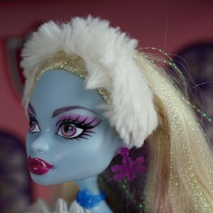 Monster High Abbey Bominable Doll and Pet Shiver First Wave Black ...