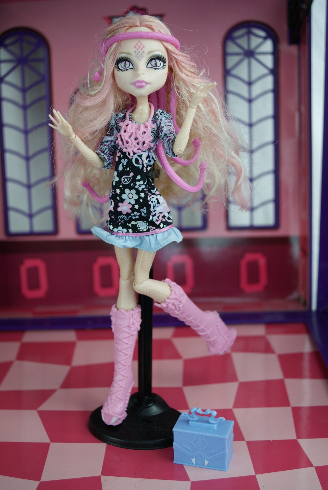 Monster High Viperine Gorgon Frights, Camera, Action! Hauntlywood Doll ...