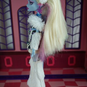 Monster High Abbey Bominable Doll and Pet Shiver First Wave Black ...