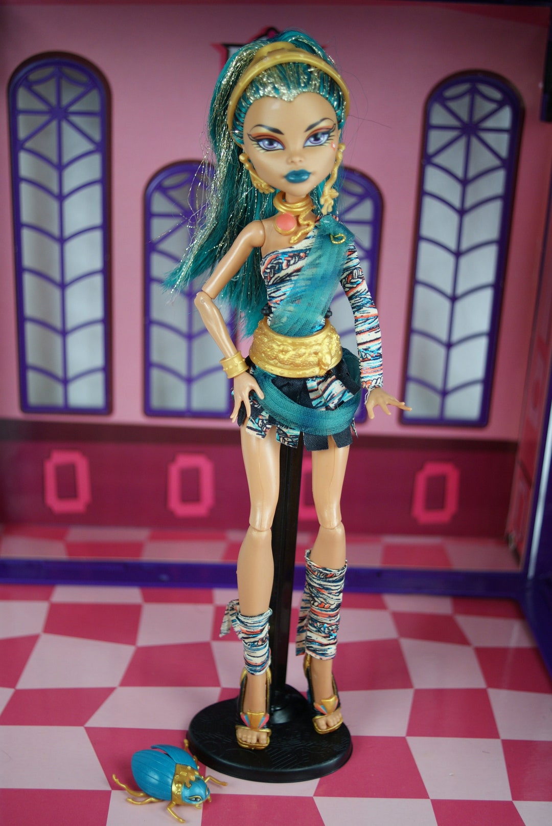 Monster High Wave 3 Basic Nefera De Nile Doll and Pet Beetle Azura 2012 ...