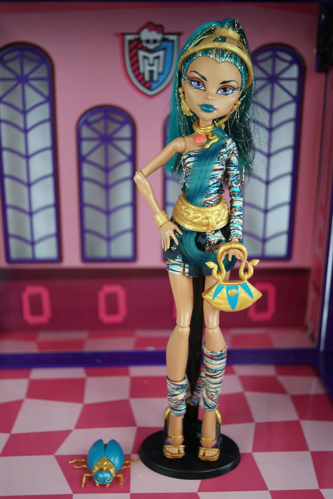 Monster High Wave 3 Basic Nefera De Nile Doll and Pet Beetle Azura 2012 ...