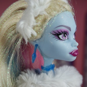 Monster High Abbey Bominable Doll and Pet Shiver First Wave Black ...