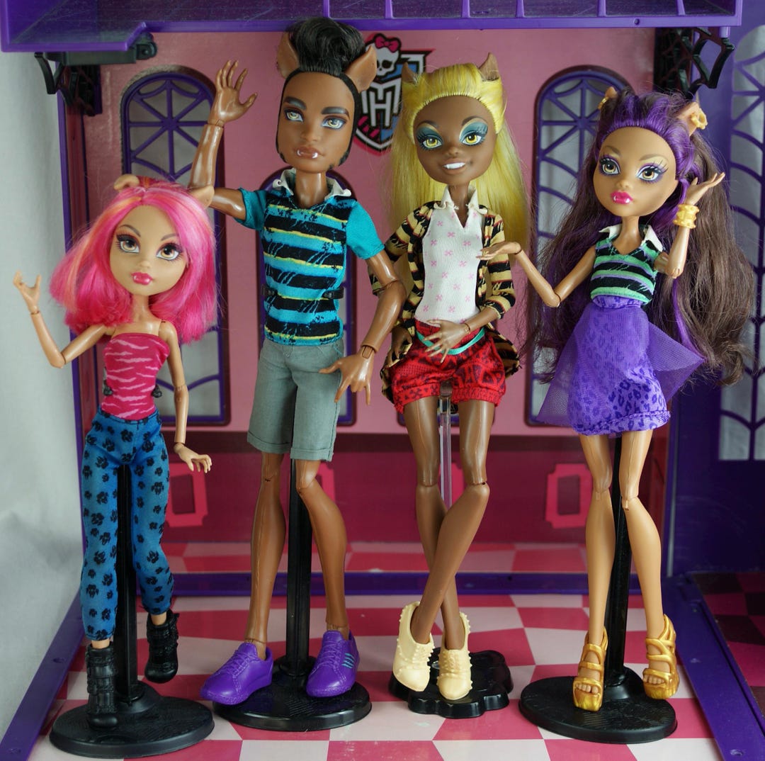 Monster High A Pack of Trouble Wolf Family 4-pack Howleen Clawd Clawdia ...
