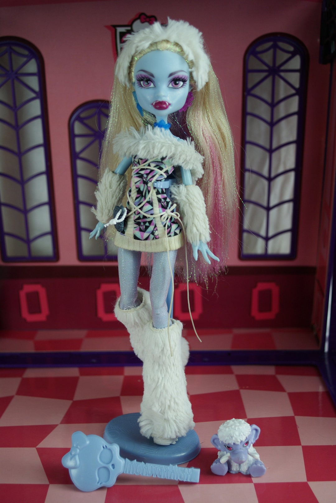 Monster High Abbey Bominable Doll and Pet Shiver First Wave Black ...