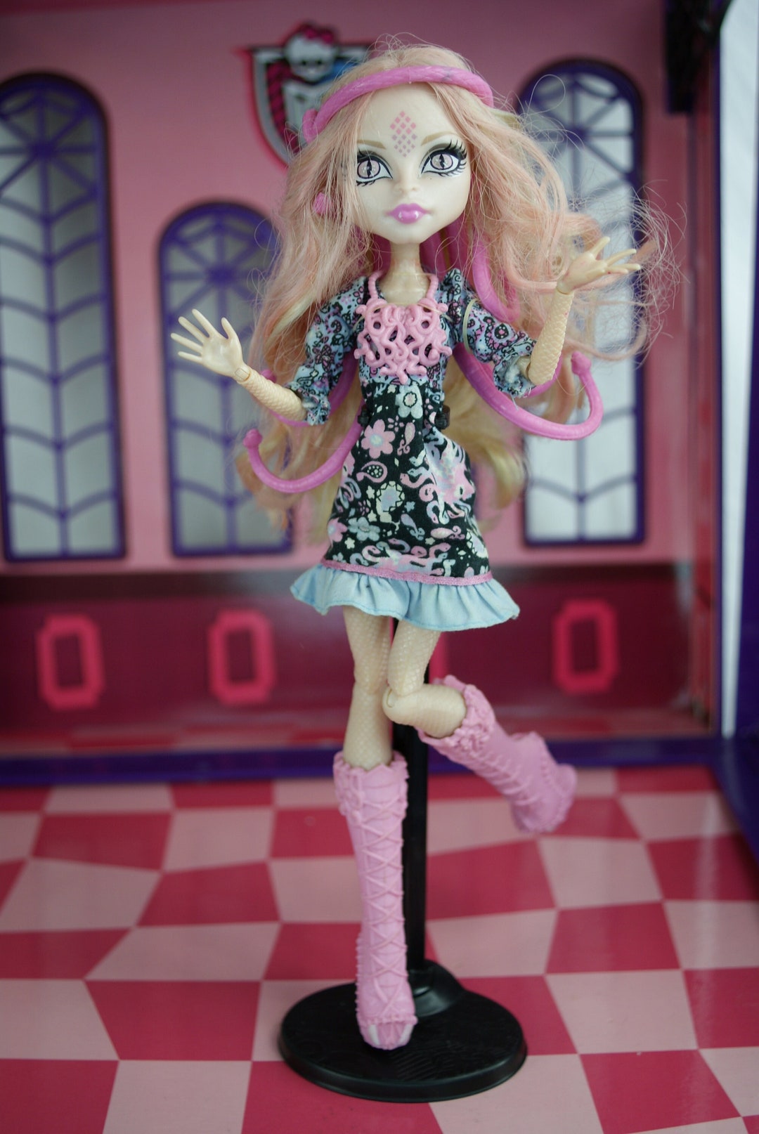 Monster High Viperine Gorgon Frights, Camera, Action! Hauntlywood Doll ...