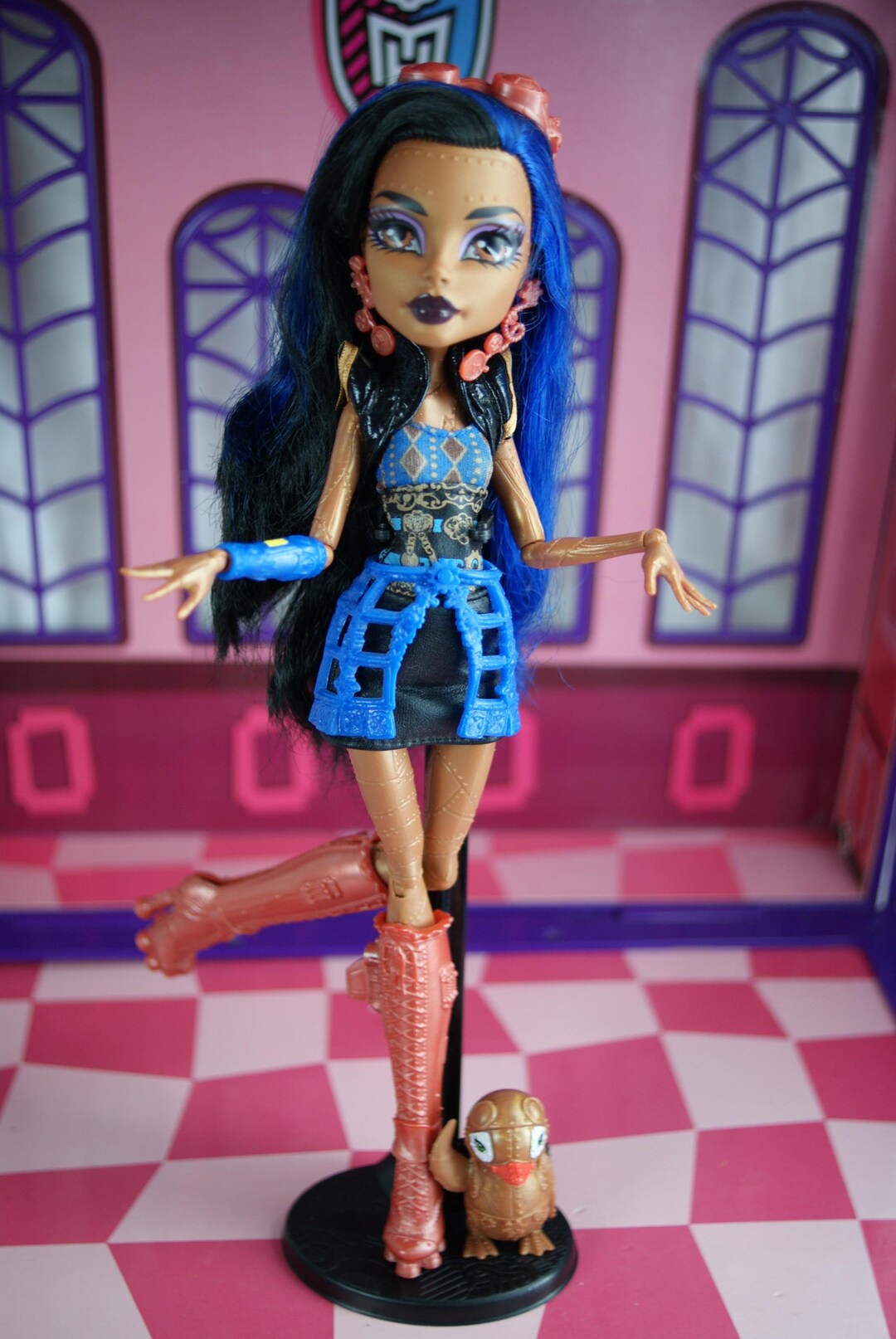 Monster High Signature Series Robecca Steam Doll and Pet Captain Penny ...