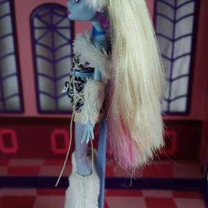 Monster High Abbey Bominable Doll and Pet Shiver First Wave Black ...